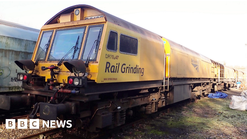 Driver fatigue led to rail near miss, says report - BBC News