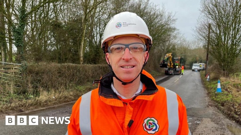 Northamptonshire council brings in new machine to tackle potholes - BBC ...