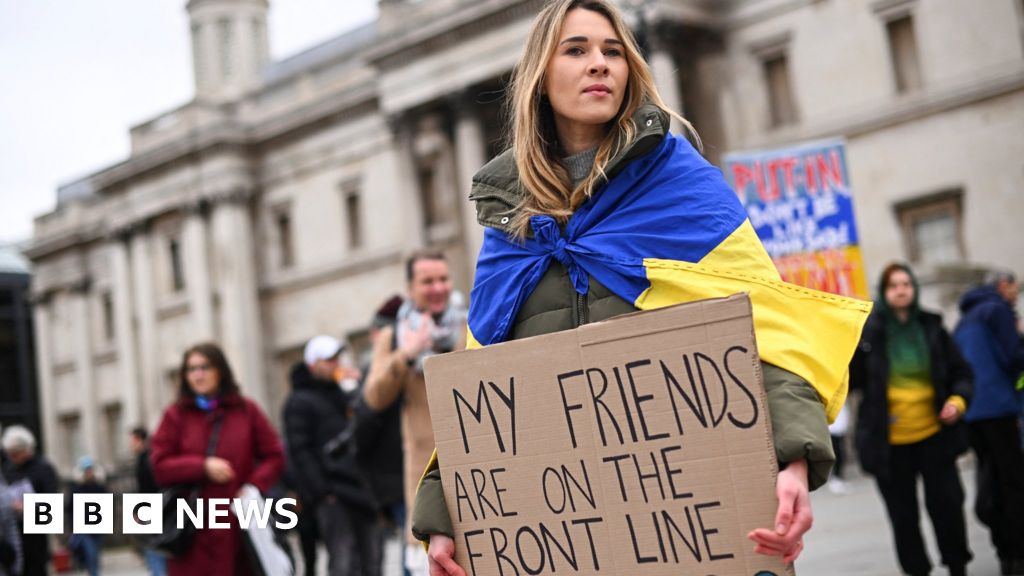 Hundreds gather in Trafalgar Square to protest Ukraine invasion