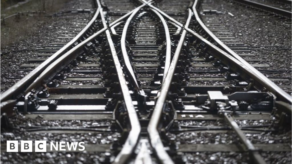 Plan to reopen Ivanhoe Line backed by businesses - BBC News