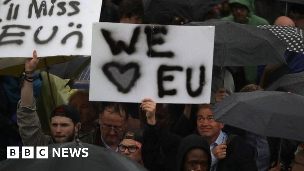 Brexit: Lib Dems' 10,000 new members after EU vote - BBC News