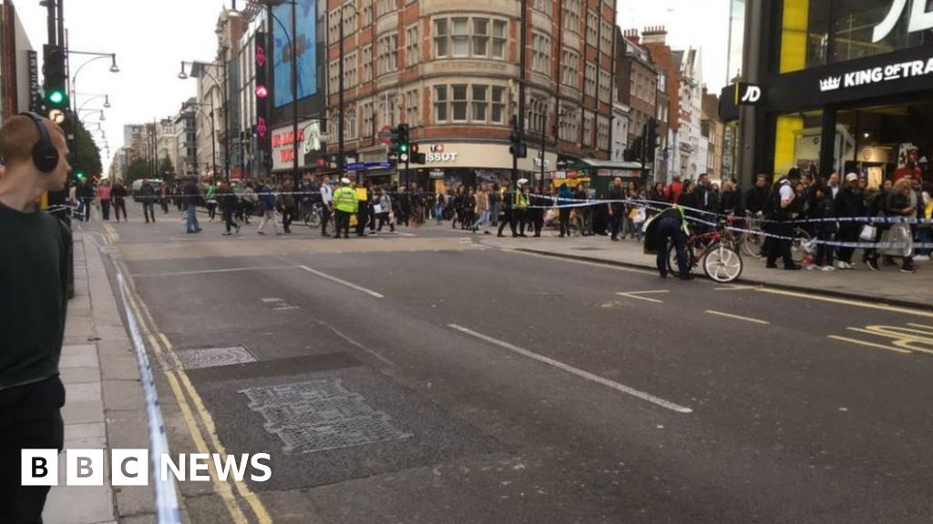 Pedestrian dies after Oxford Street cyclist crash - BBC News