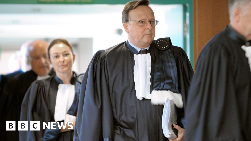 UK Conservatives 'row back' in Europe rights battle - BBC News