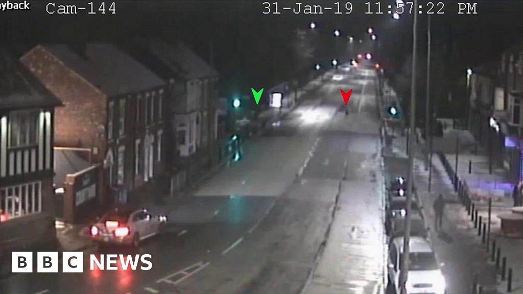 Libby Squire murder trial: CCTV released of student's final movements - BBC News