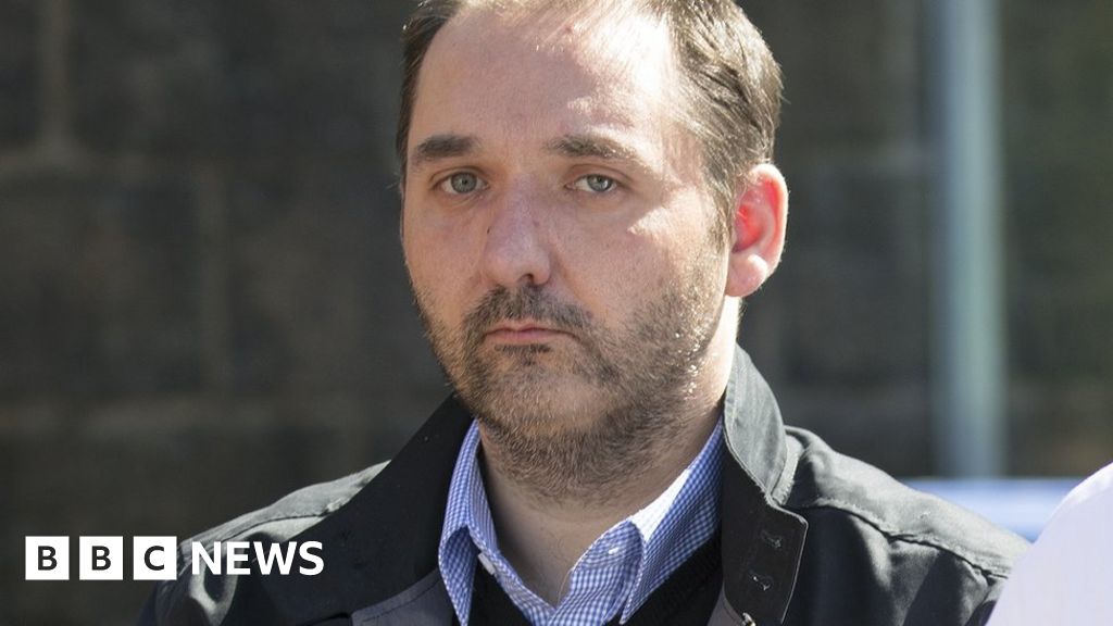 David Anderson jailed for strangling partner Louise O'Brien - BBC News