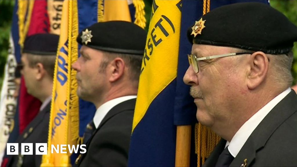 Falklands War veterans reunite for Mount Harriet anniversary - BBC News