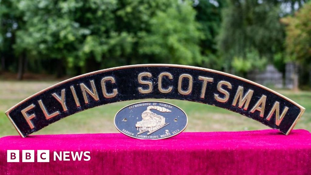 Flying Scotsman nameplate fetches a record £64,500 - BBC News