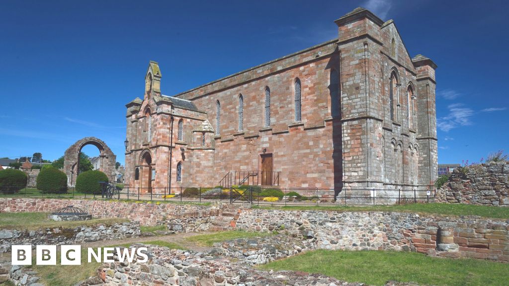 Home of 7th Century princess unearthed in Coldingham - BBC News