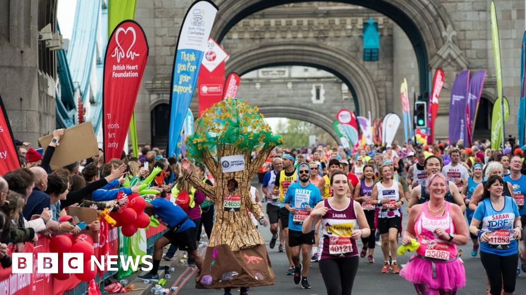 London Marathon: The Guinness World Records breakers - BBC News