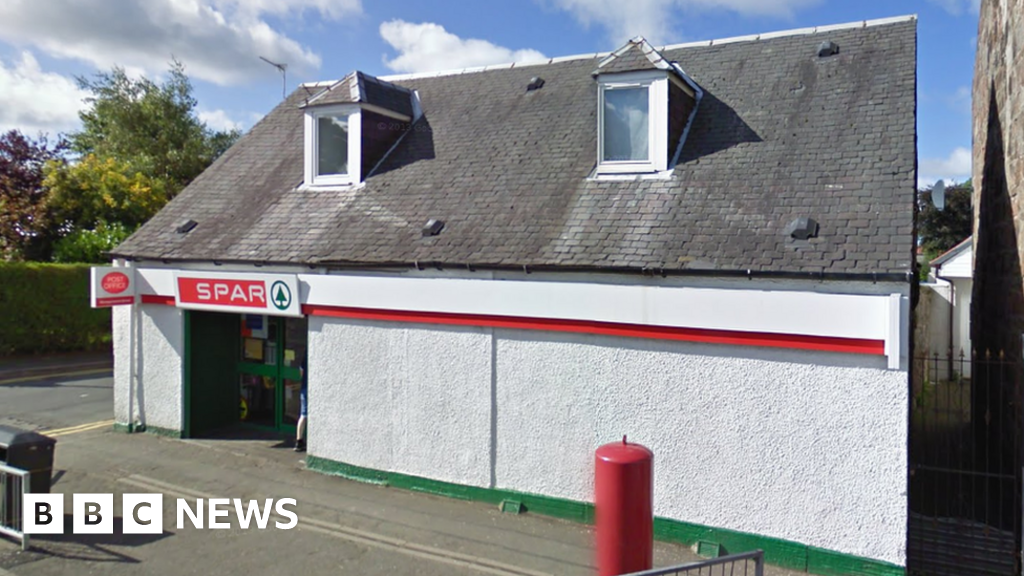 Man threatened Tarbolton Spar worker with 'firearm' - BBC News
