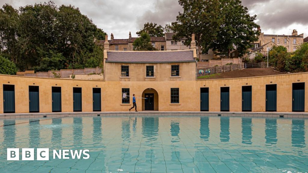 Cleveland Pools: UK's oldest lido reopening - BBC News