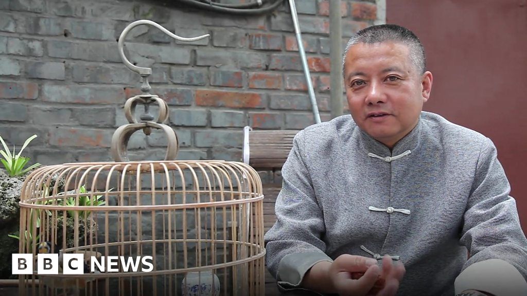 The dying art of the Beijing crew cut - BBC News