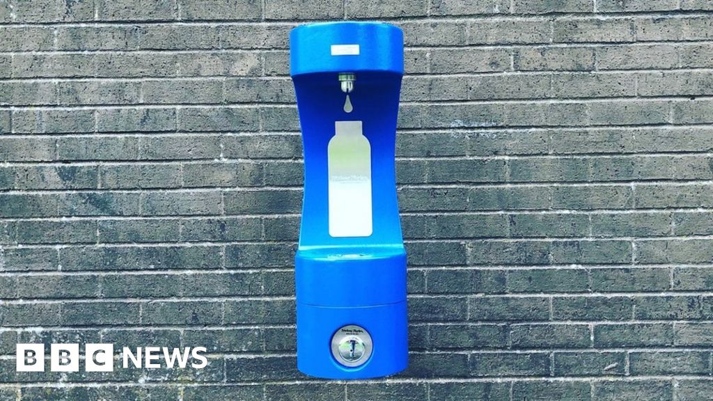 New water refill points to cut plastic waste in Wales - BBC News