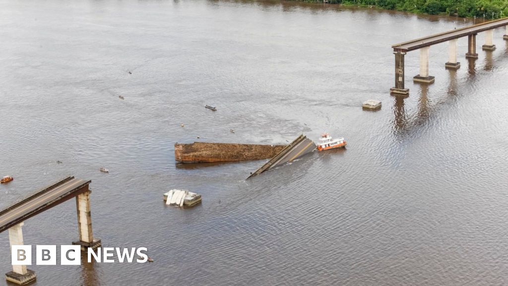 Brazil bridge collapses in Pará state after ferryboat crash - BBC News