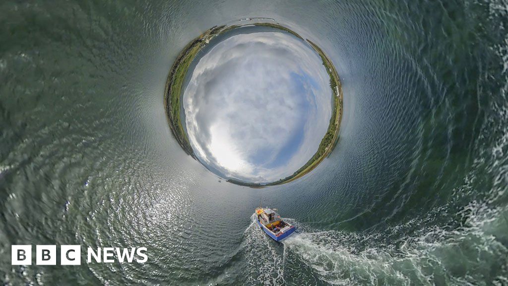 New virtual reality experience of Scottish waters - BBC News
