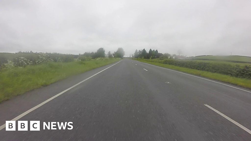Crossing the Irish border - BBC News