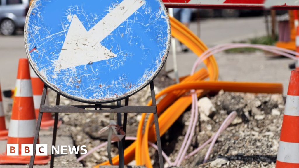 A1058 Coast Road roadworks scheme under way - BBC News