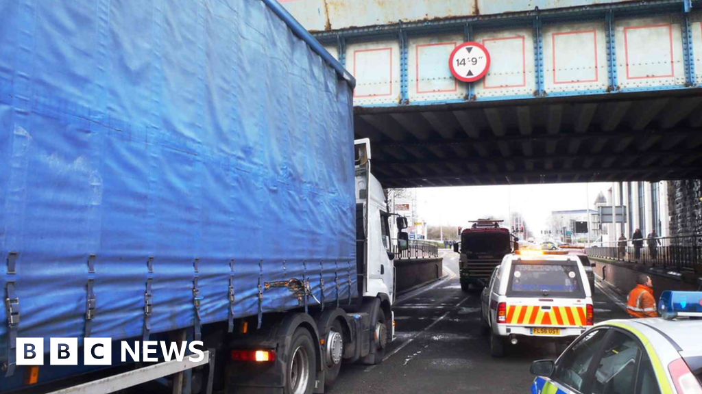 Campaign aims to reduce HGV bridge strikes in Wales - BBC News