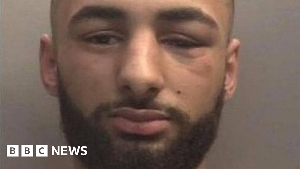 Man jailed for unprovoked attack on police officer - BBC News
