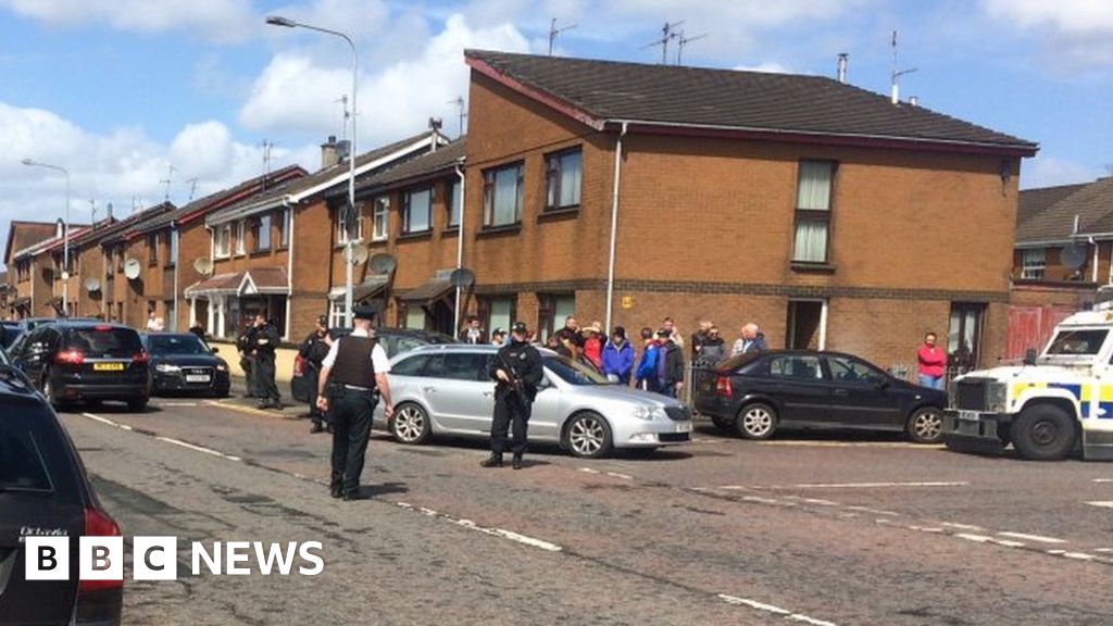 Strabane arrests: Three men remanded after funeral arrests - BBC News