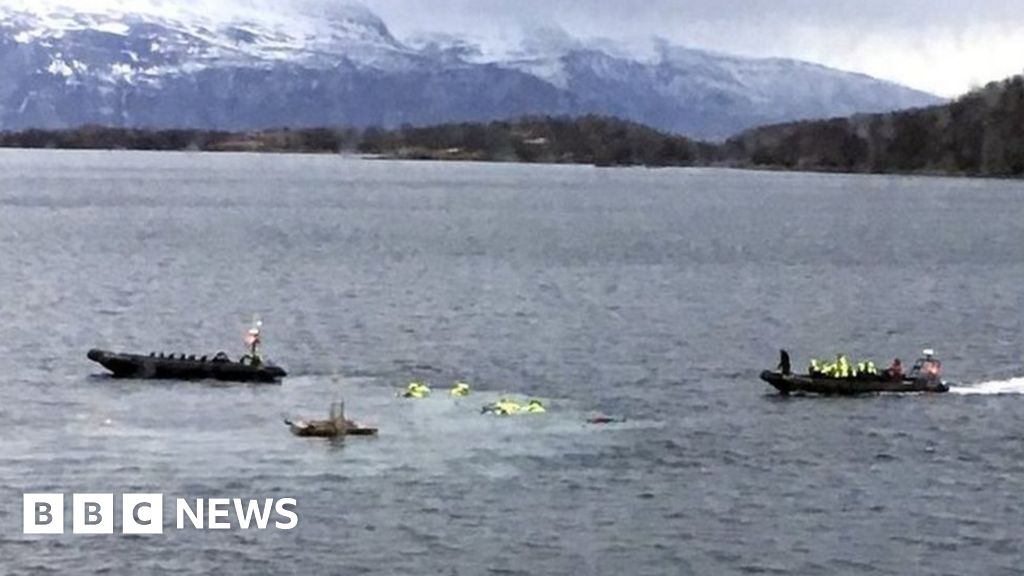 Britons injured in Norway boat accident - BBC News