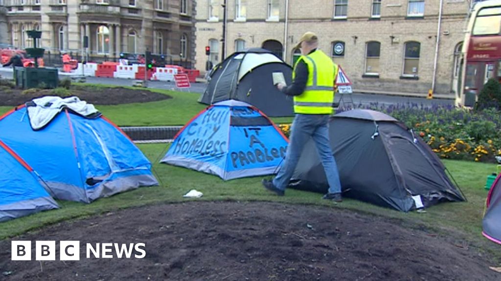 Eviction order to remove Hull 'tent city' homeless protest - BBC News