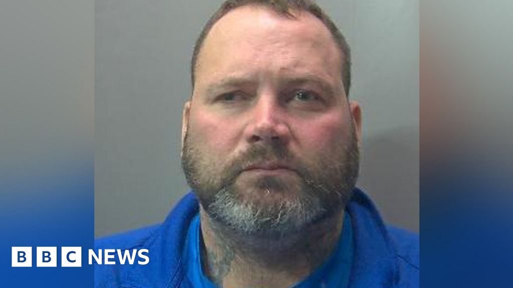 Peterborough: Disqualified driver led police on 120mph chase - BBC News