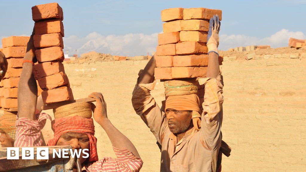 Nepal brick kilns rebuilt after quake become cleaner - BBC News