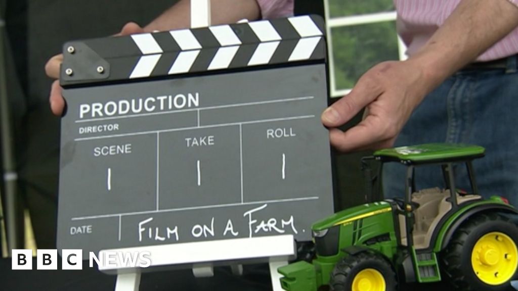 Young farmer shows films in fields - BBC News