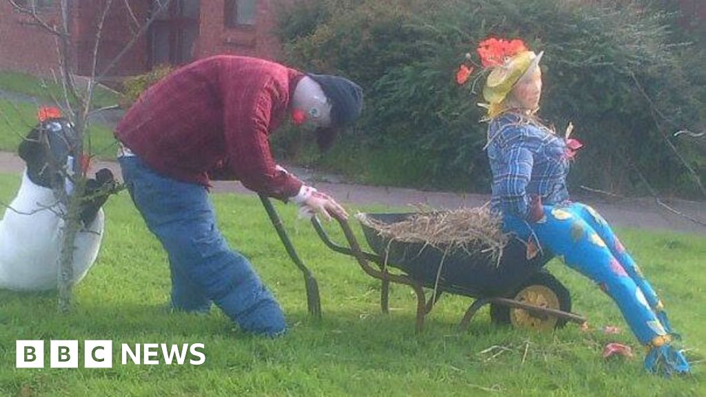 Dozens of scarecrows made for new Brora festival - BBC News