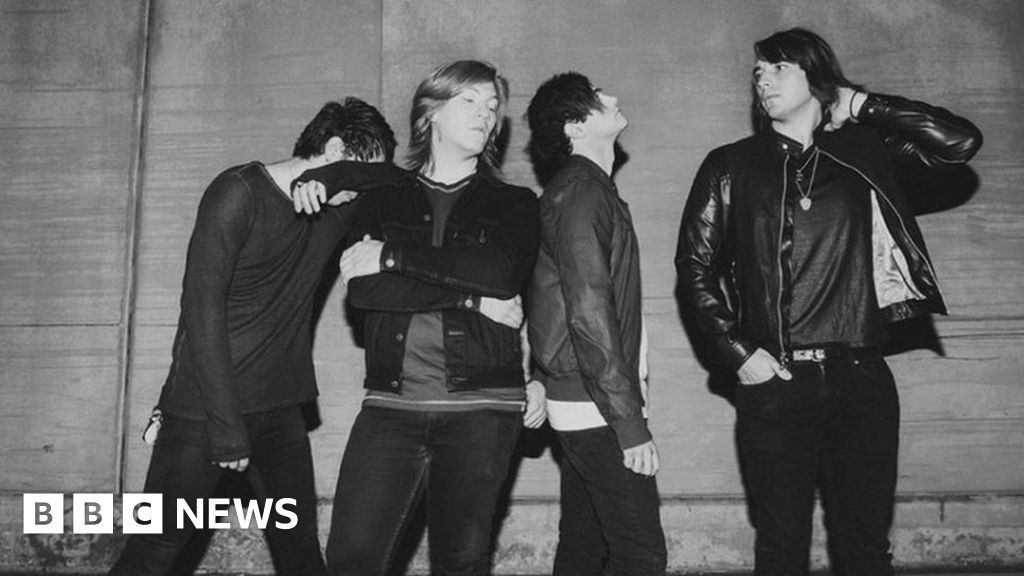 Life as a blind guitarist: Nothing in this world is impossible - BBC News