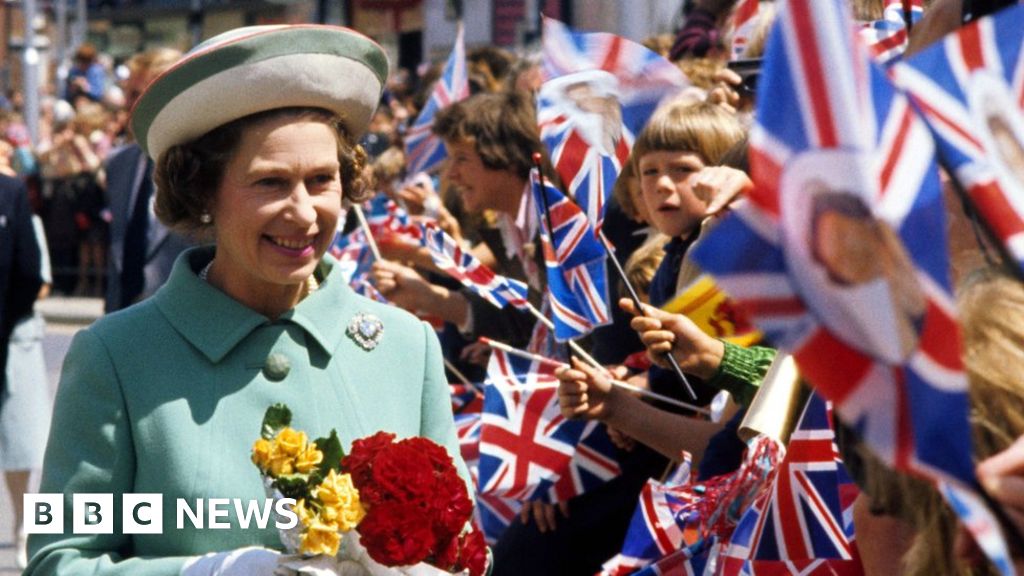 Queen quiz: Test your royal knowledge - BBC News