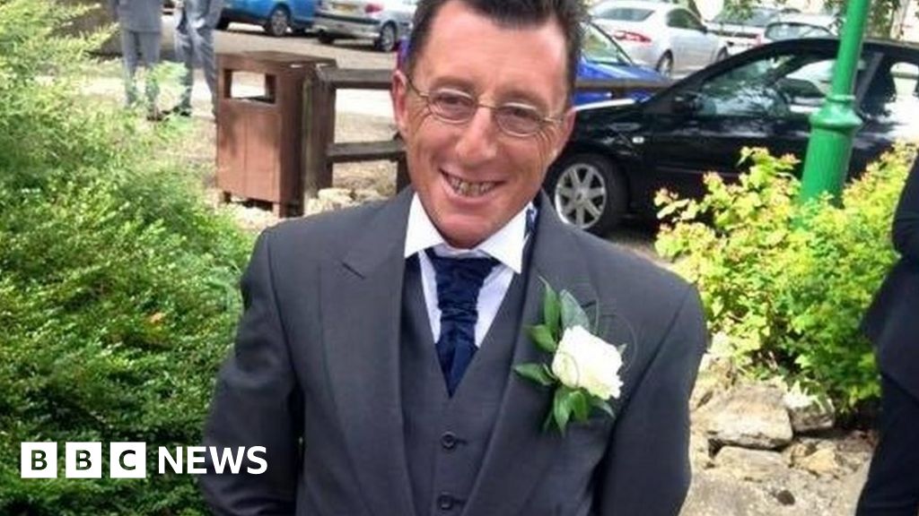 Tribute to Wayne Seal killed in head-on Cockfield crash - BBC News