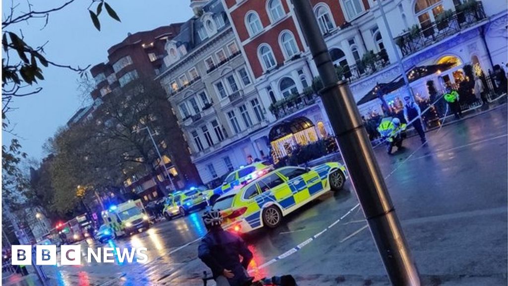 Kensington: Gun found after west London fatal shooting - BBC News