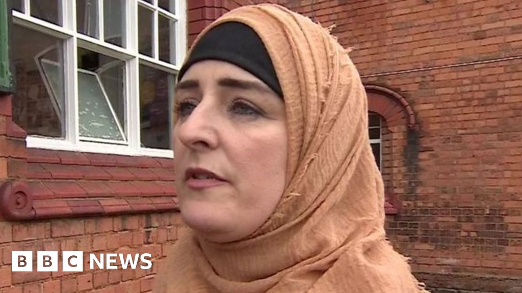 Birmingham LGBT lessons row: 'Children worried about protests' - BBC News