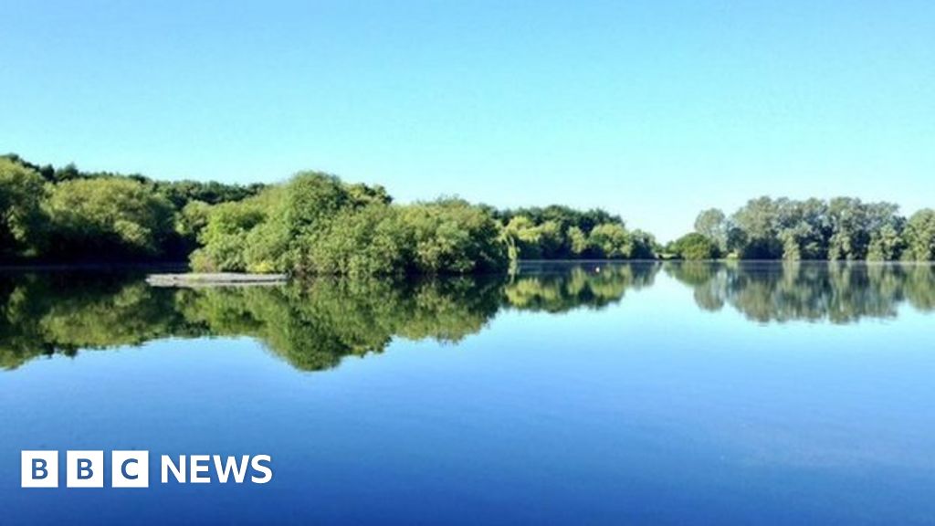 Warning over blue-green algae at Colwick Country Park