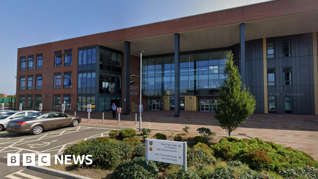 Rhyl High School pupil and two adults assaulted - BBC News