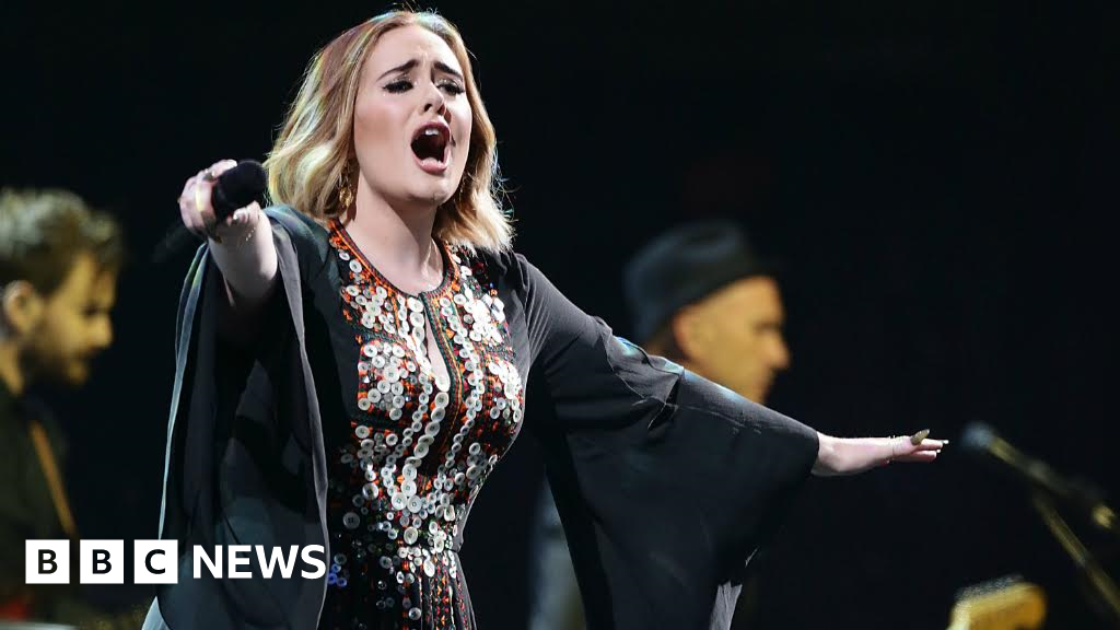 Adele performs Someone Like You at Glastonbury - BBC News