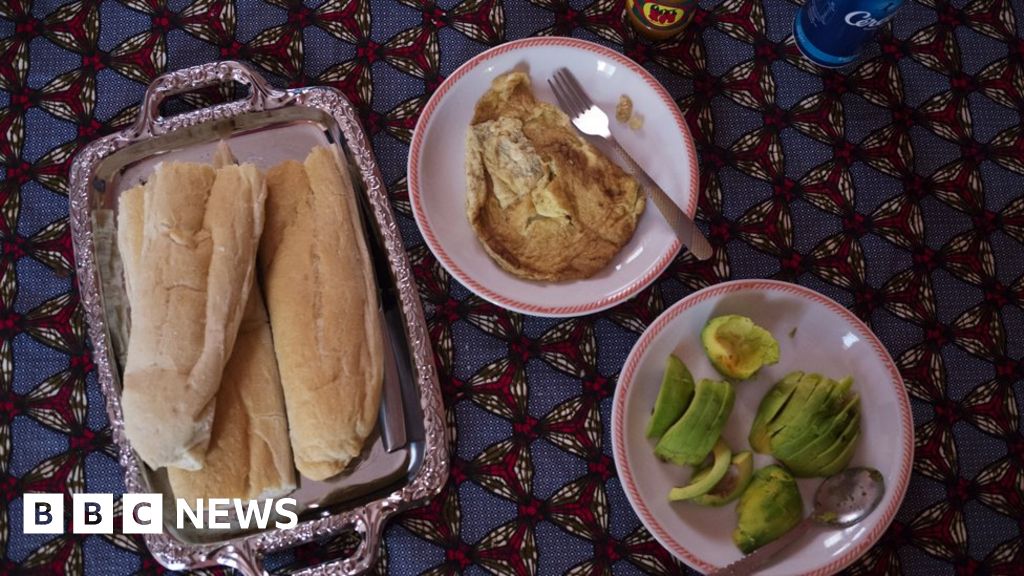 The bakeries of Bamako in Mali - BBC News