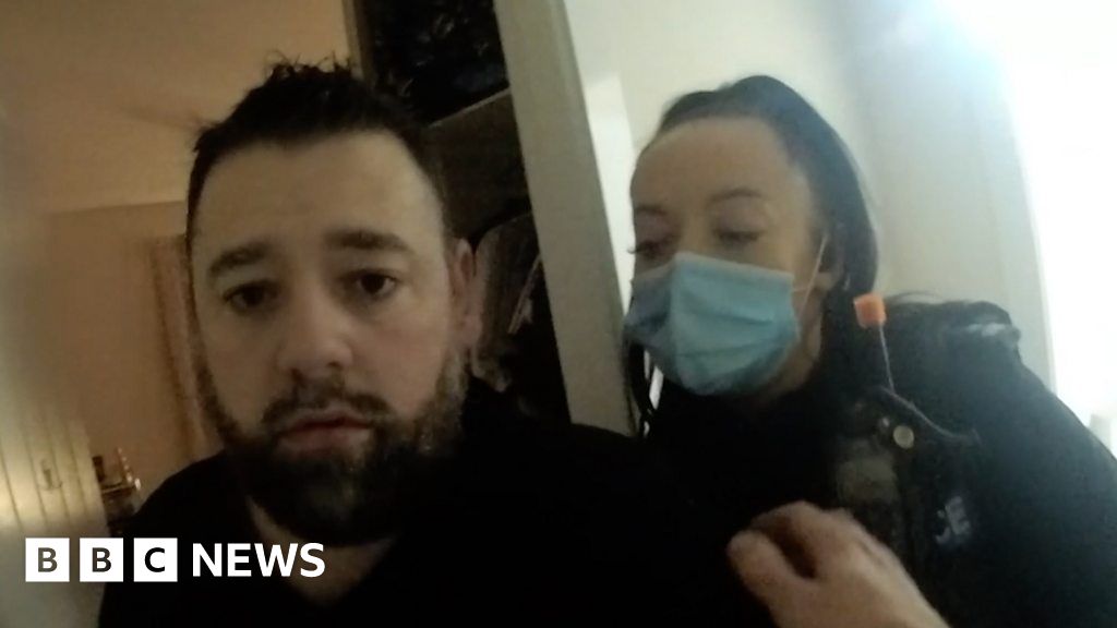 Jacob Crouch: Footage shows arrest of baby boy's parents - BBC News