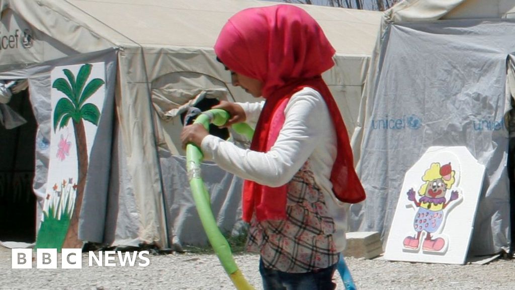 Child brides: The Syrian girls pushed into early marriage - BBC News