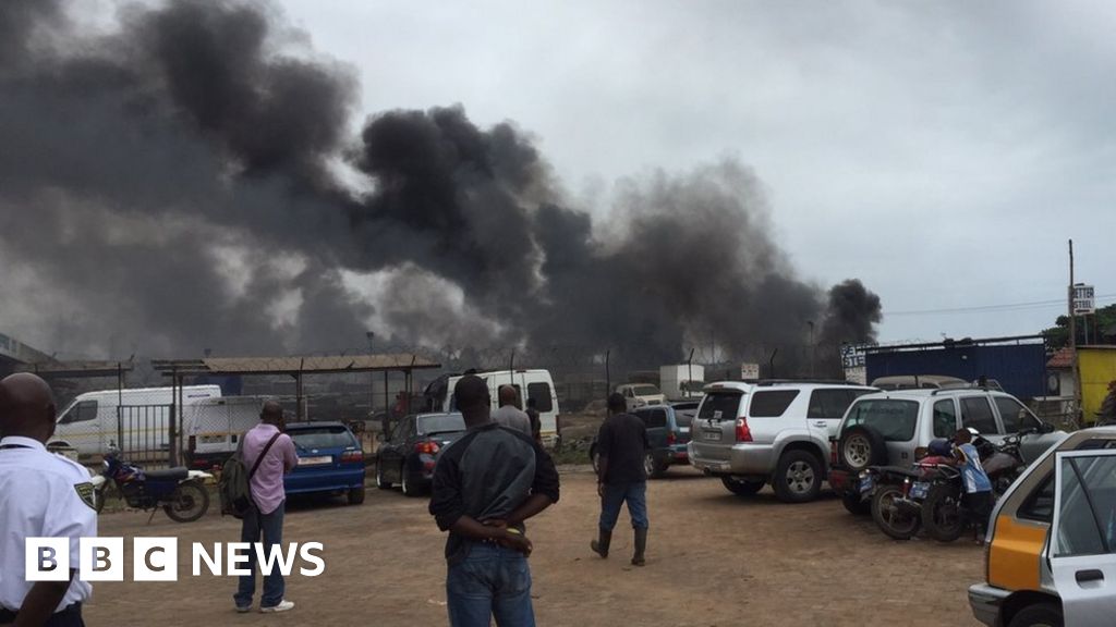 Ghana police tear-gas residents at demolition of Accra slum - BBC News
