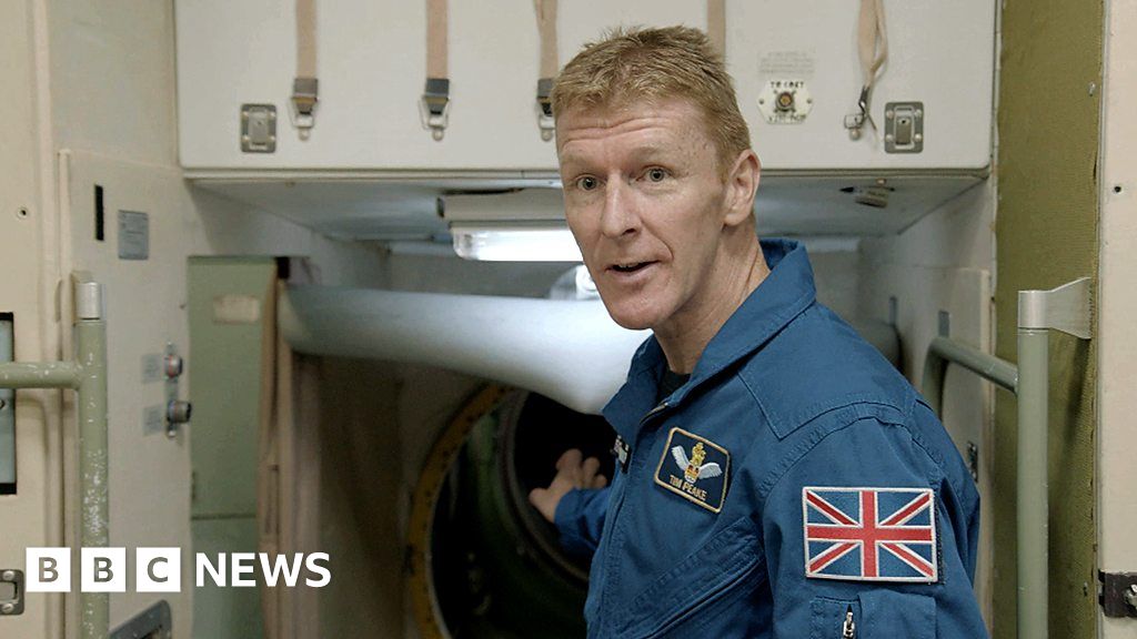 British astronaut Tim Peake shows safe area on ISS model - BBC News