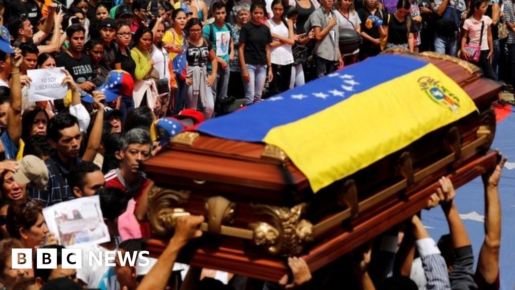 Peru leader warns of Venezuela 'blood bath' - BBC News