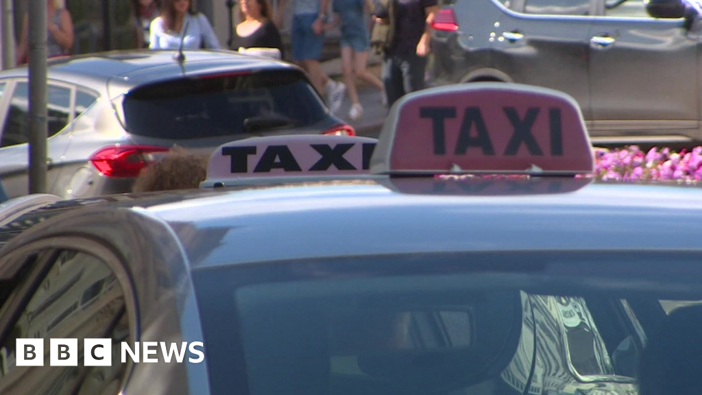 'Critical' drop in Torbay taxi drivers - BBC News