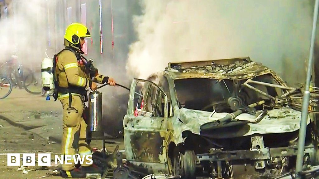 Netherlands: Police fire warning shots at Covid protesters - BBC News