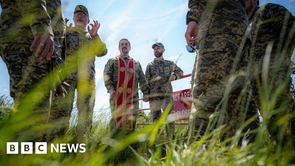 Ukrainian chaplains complete British Army training in Wiltshire - BBC News