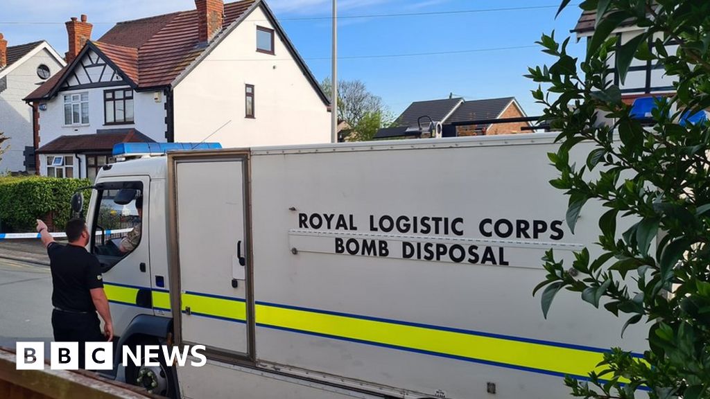 Bomb squad destroy explosive device in Cheshire garden