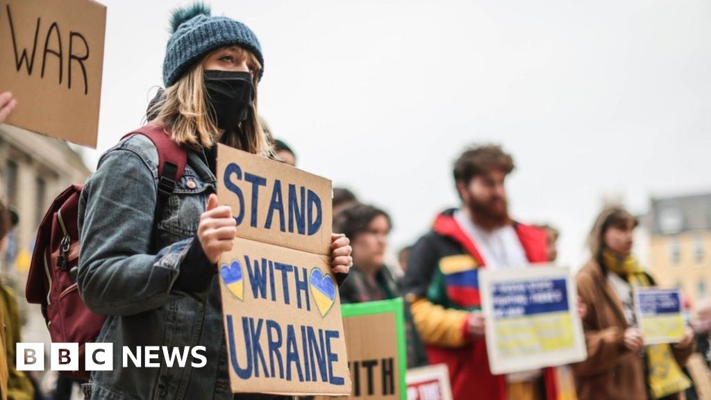 Ukraine: Nicola Sturgeon urges oil firms to divest from Russia