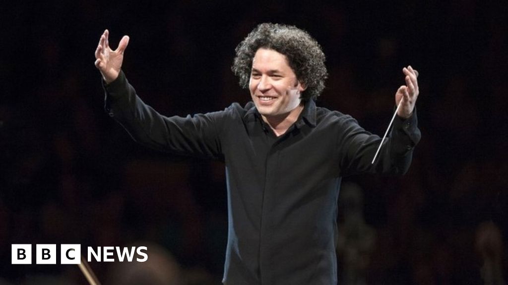 Gustavo Dudamel: Venezuela star conductor's tour cancelled - BBC News